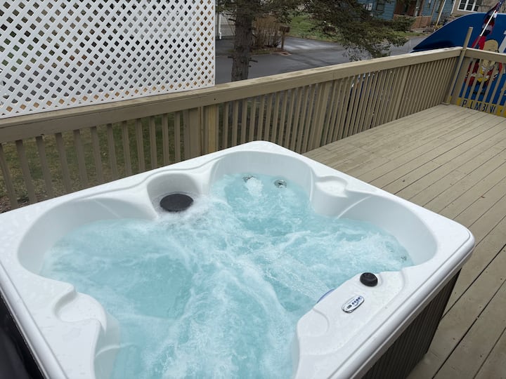 Lake House With Hot Tub - Middletown, CT