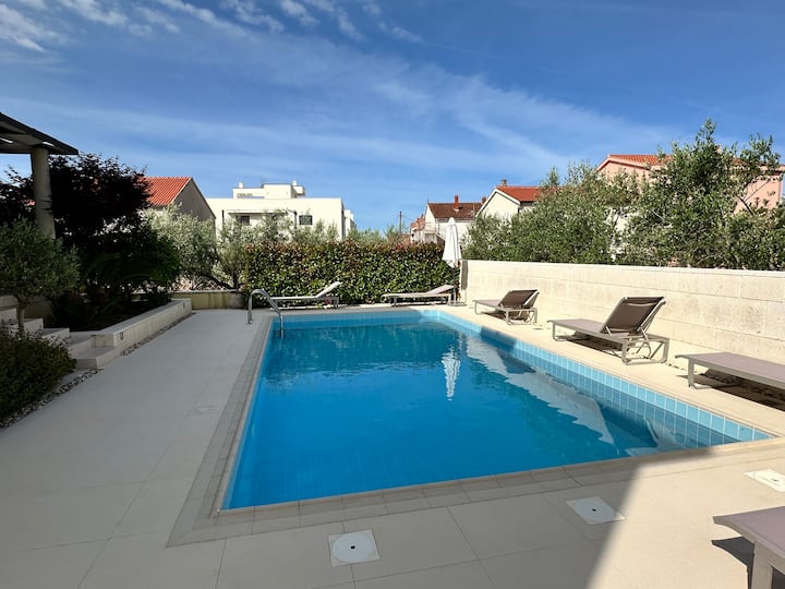 2 Bedroom Near The Beach With A Pool - Navigantes2 - Zadar
