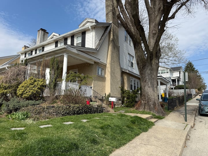 5 Br 2.5 Bath Home W/office Hottub Yard Near Train - Philadelphie, PA