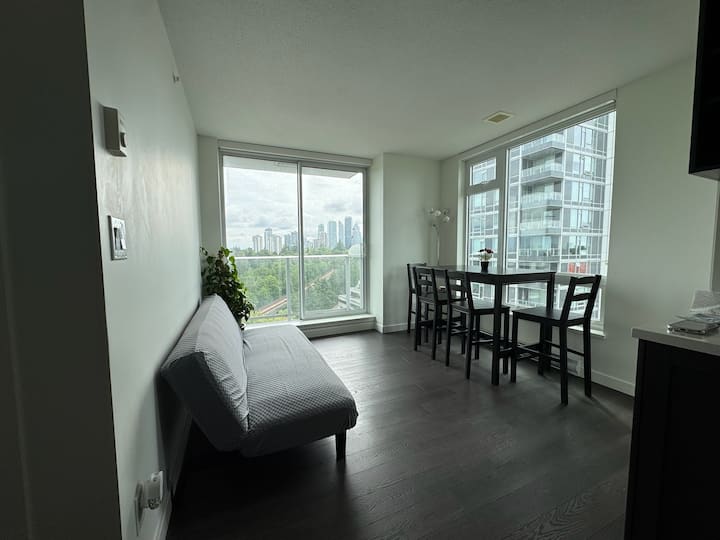 Modern Stay Near Metro Town - Vancouver