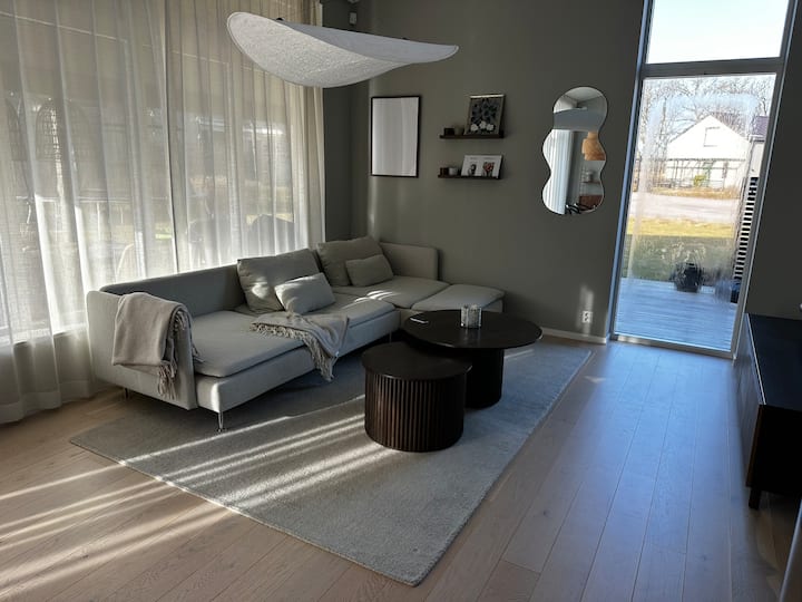 Barnvänligt Hus, I Ett Mysigt Område. - Varberg