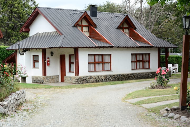 La Villa Del Montañes C5 - - Villa La Angostura