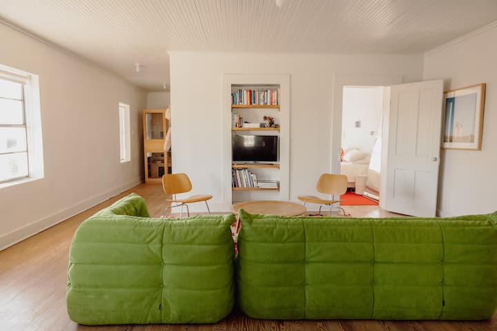 Bunk House Marfa Sleeps 1-8 - Marfa, TX