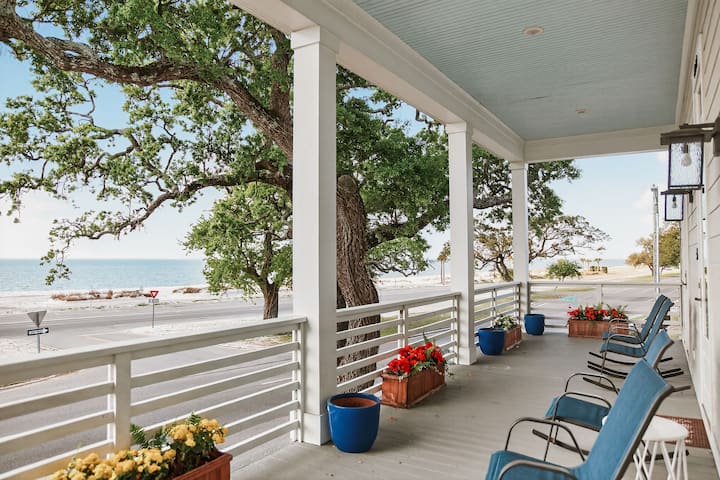 Beach House | 11 Beds | Sleeps 18 | Gulfport - Gulfport, MS
