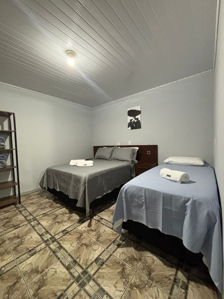 Casa Espaçosa, Com Suíte A 8 Minutos Do Aeroporto. - Curitiba