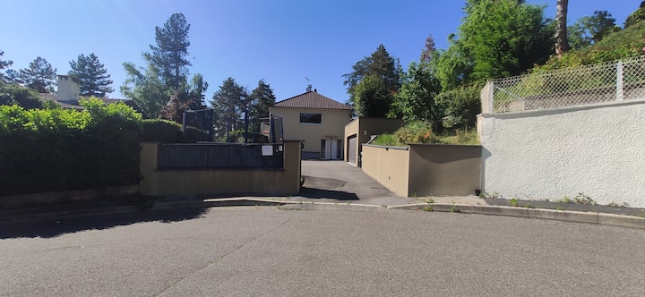 Grand Logement Avec Deux Chambres/sdb Dans Maison - Andrézieux-Bouthéon