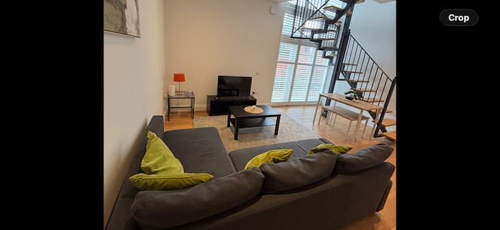 Entire Rooftop Apartment In Town Centre - Basingstoke