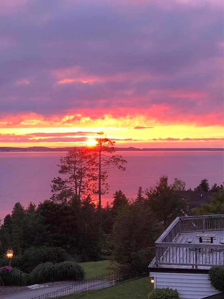 Oakwood Lofted Suite - Mackinac Island, MI