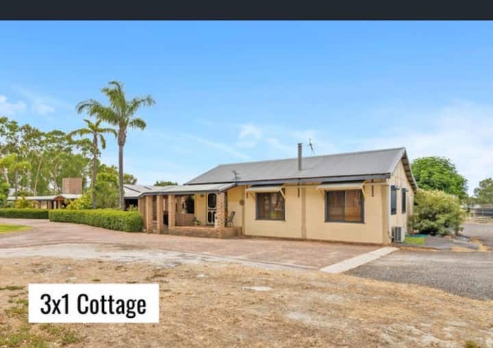 Beautiful Cottage In A 3.5 Hectare Block. - Perth