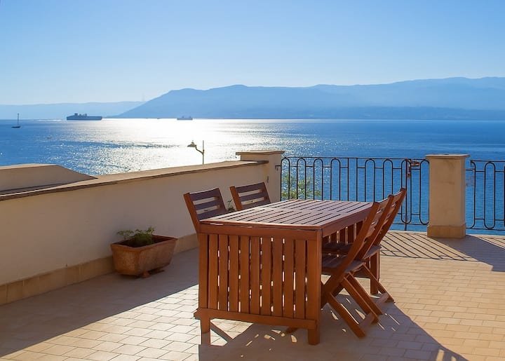Seafront Terrace In Paradiso - Messina