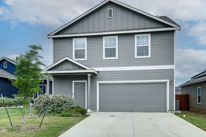 Spacious & Pet Friendly! Hill Country Home Base - San Marcos, TX