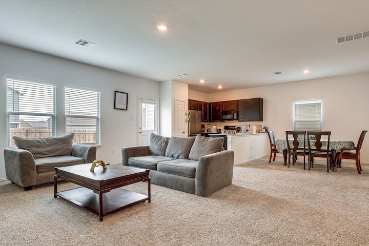 Spacious & Pet Friendly! Hill Country Home Base - San Marcos, TX