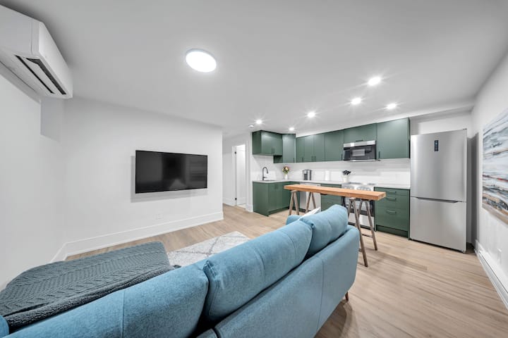 New Spacious Ossington Suite - 2 Bedroom/750sqft - Toronto