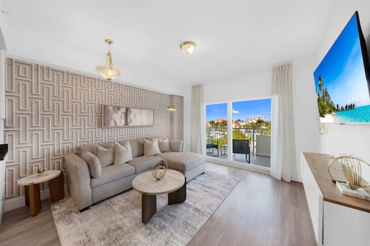 The Sandstone In Dania Beach - Dania Beach, FL