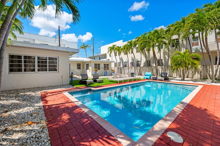 Spacious 4 Bedroom 2 Full Bath W Pool South Beach - Miami Beach, FL