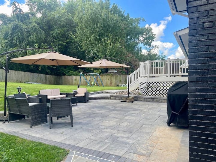 Spacious 5br For 15 | Pet-friendly Near Dc - Hyattsville, MD