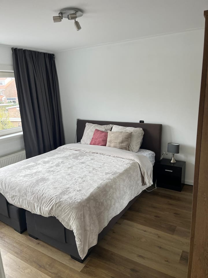 Charming House – Walk To Heiloo Train Station - Heiloo