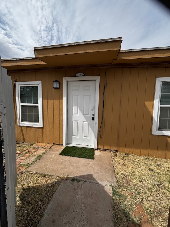 Private Furnished Back House Cozy & Move-in Ready - Midland, TX