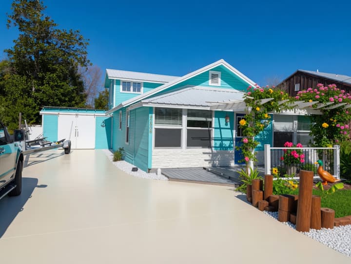 Salty Bay Escape-private Pool- Music-dining-beach! - Panama City