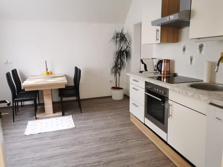 Gemütliche Ferienwohnung Mit Bergblick & Seenähe - Villach