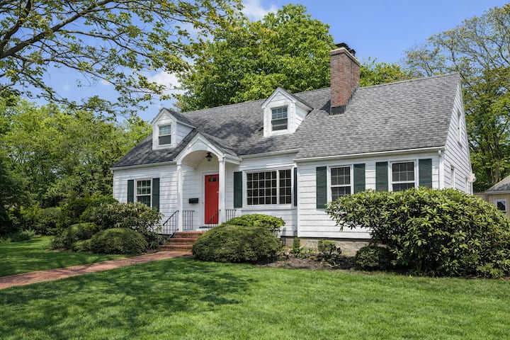 The Bay Lady's Landing | Heart Of Bellport Village - Patchogue, NY