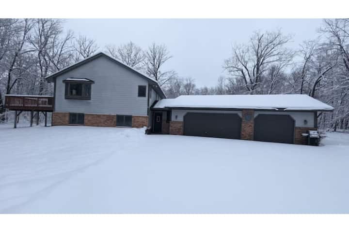 Private Lake Retreat With Fire Pit And Pool Table - Waterville, MN