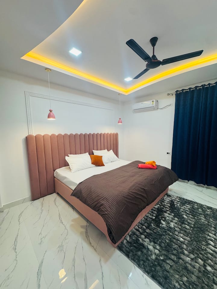 The Dark Blue 3bhk Luxury Flat, Gomtinagar Chinhat - Lucknow