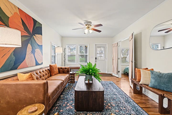 Stylish 4br Retreat | 2-car Garage | Sleeps 10 - 오마하