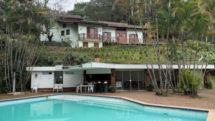 Casa Ampla Em Teresópolis Com Vista Para O Verde - Teresópolis