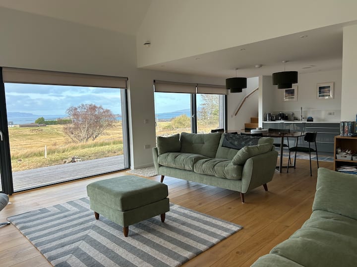 Stylish & Modern Croft House - Skye