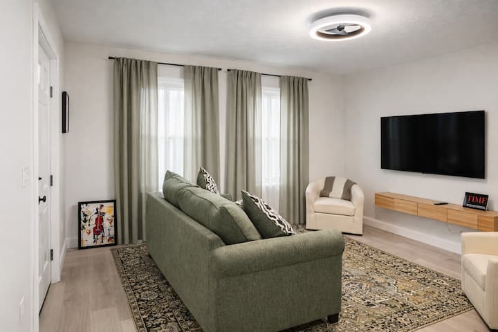 “Cozy Chic Retreat Minutes From Everything” - Norwood, MA