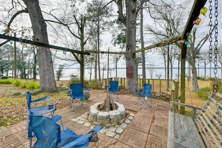 Dock Access On-site: Peaceful Lake Eufaula Retreat - Walter F. George Lake, AL