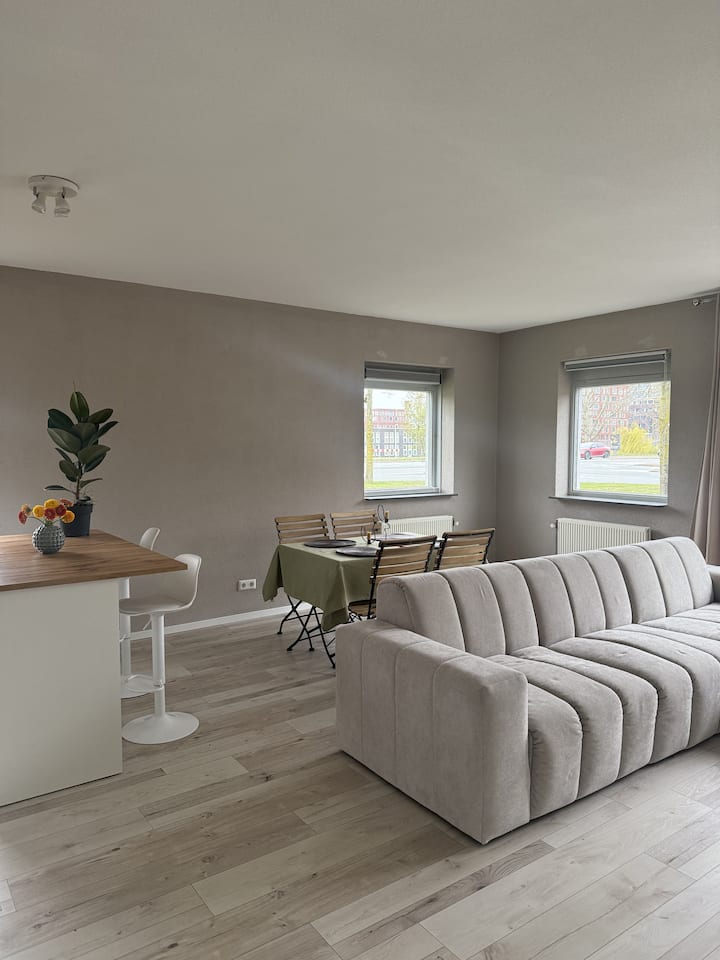 Stylish Minimalist Two Bedroom Apartment - Diemen