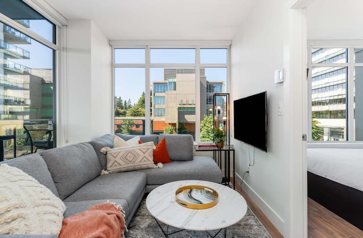 Stylish 2br Condo W/ Balcony | Walk To Skytrain - Coquitlam