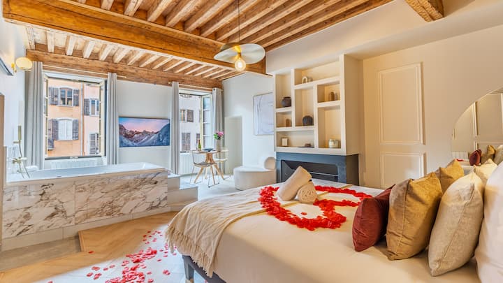 Pure Haven : Suite Luxe & Balnéo – Vieux Chambéry - Chambéry