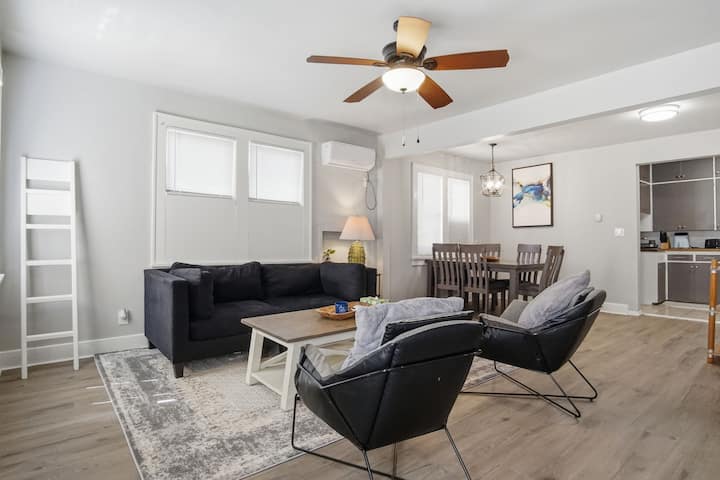 Rustic Comfort Duplex In Plaza District - The Village, OK