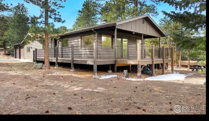 Estes Park Oasis With Space For All. - Estes Park, CO