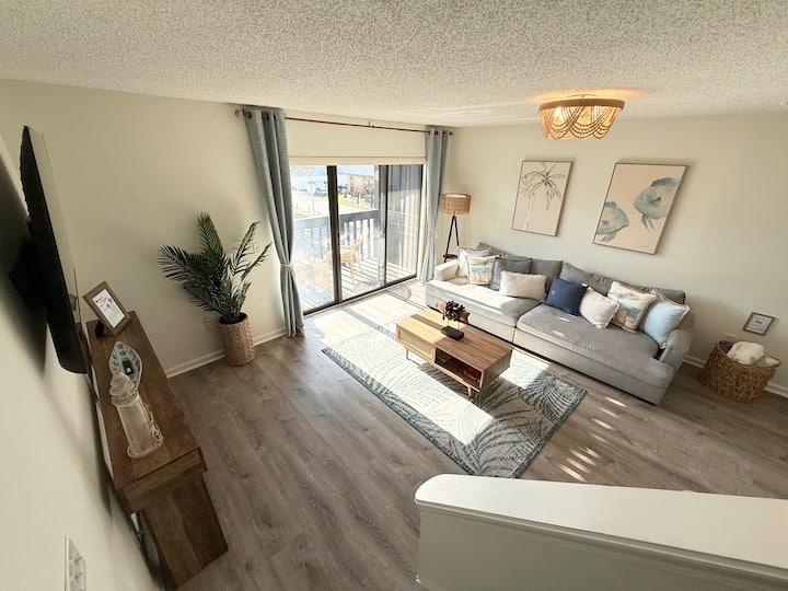 Chic Townhouse: 100 Steps To Sea - Family Paradise - Jacksonville Beach, FL