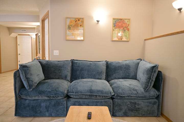 Walkout Basement Suite - Calgary