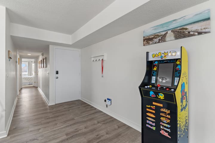 Carolina Beach Oceanfront | Steps To Pier | Pool! - Carolina Beach, NC