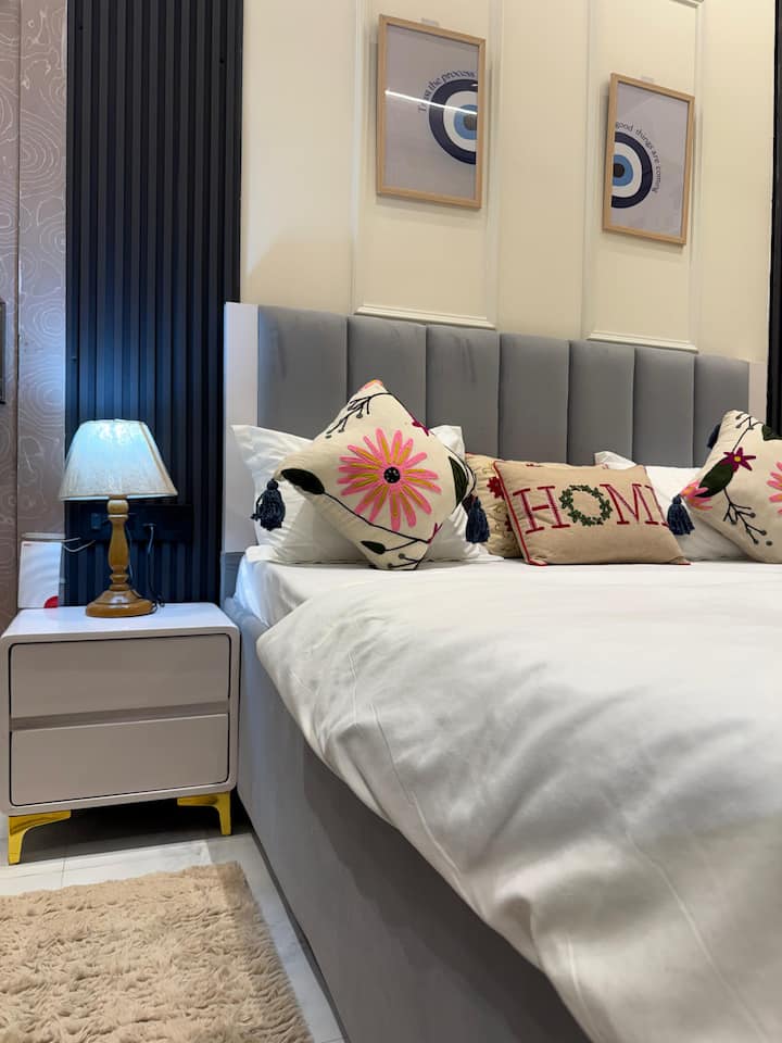 Vn 2- Luxury Studio Near Medanta+terrace + Kitchen - Gurugram