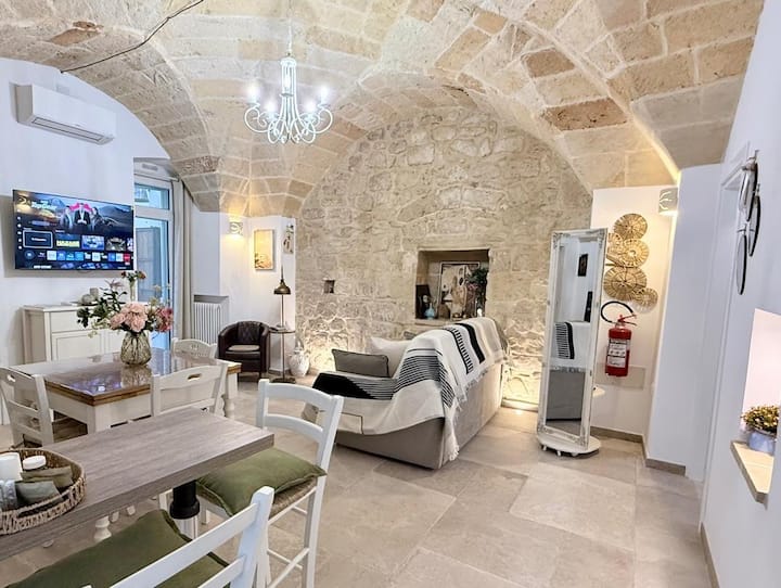 Boutique Stay Centro Storico Con Patio, Zona Duomo - Lecce