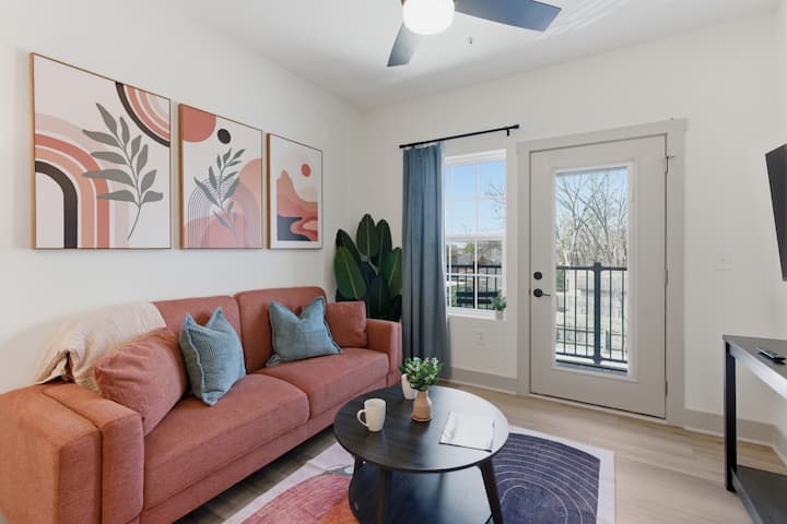 Downtown Loft / Patio + Rooftop - W/d + Wifi - Murfreesboro, TN