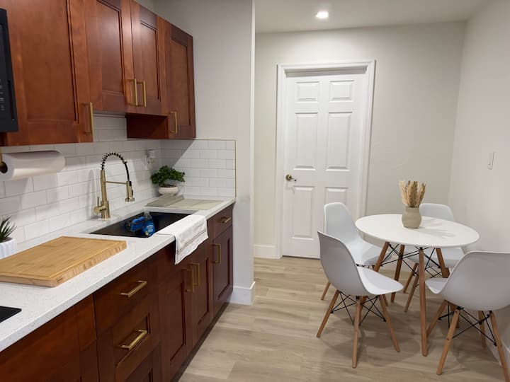 Modern Coastal Retreat / Near Downtown Cape Coral - Cape Coral, FL