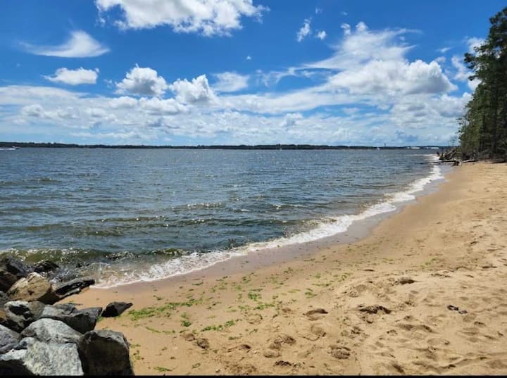 Lusby 4bd Family Home With Private Beach Access - Lusby, MD