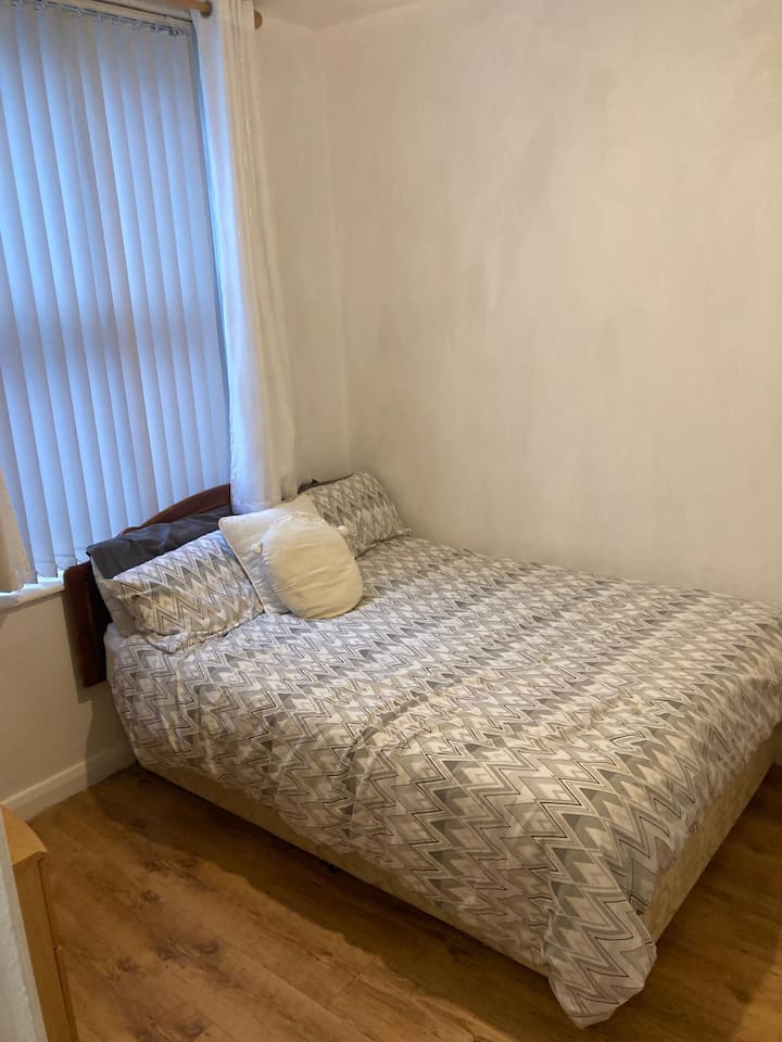 1 Bed Apartment Off Botanic - Belfast