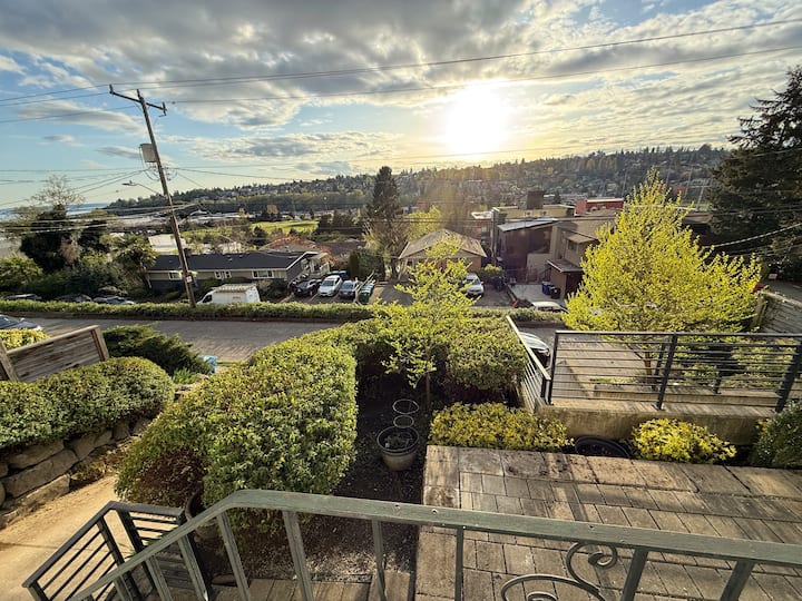 World Cup 2026: Nearby Hillside View House - Seattle, WA