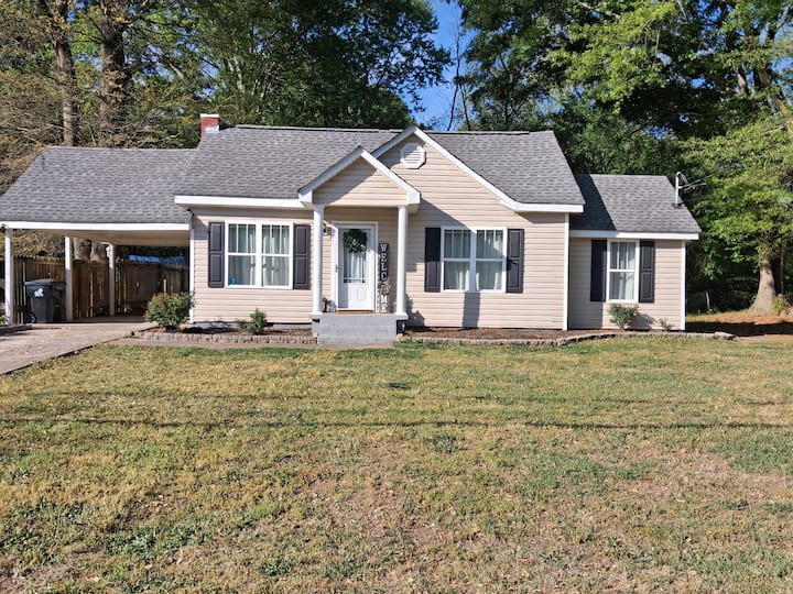 Charming Downtown Temple Home - Bremen, GA
