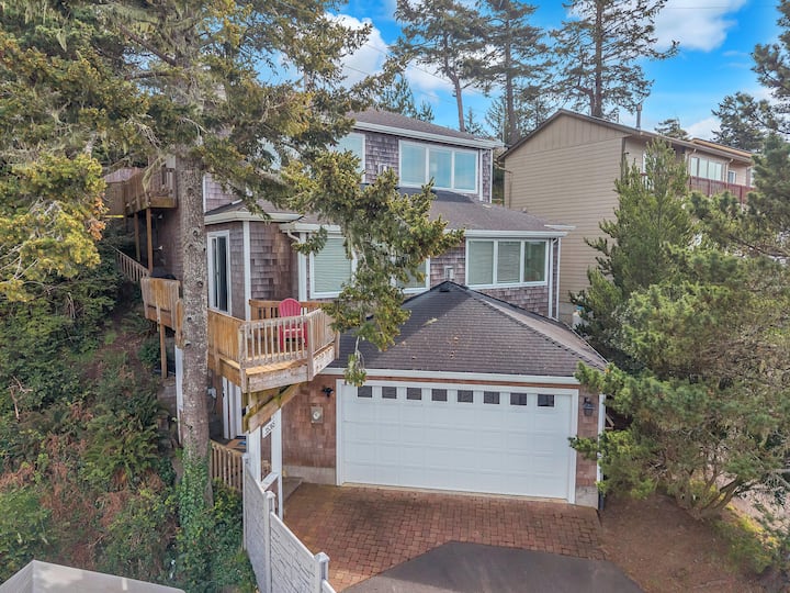 Ocean View Gem: Haystack Rock Views & Game Room - Pacific City, OR