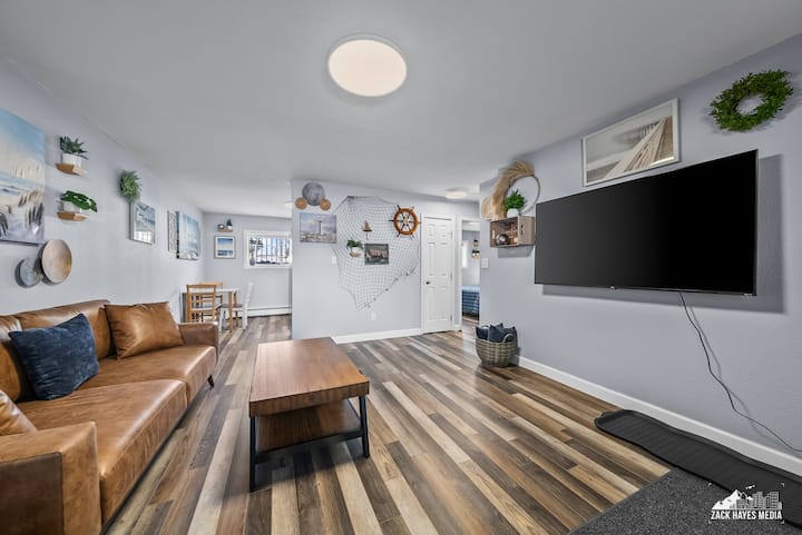 Arctic Ternagain: Your Midtown Anchorage Nest - Anchorage, AK